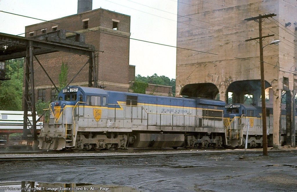 D&H U33C's 757 and 754